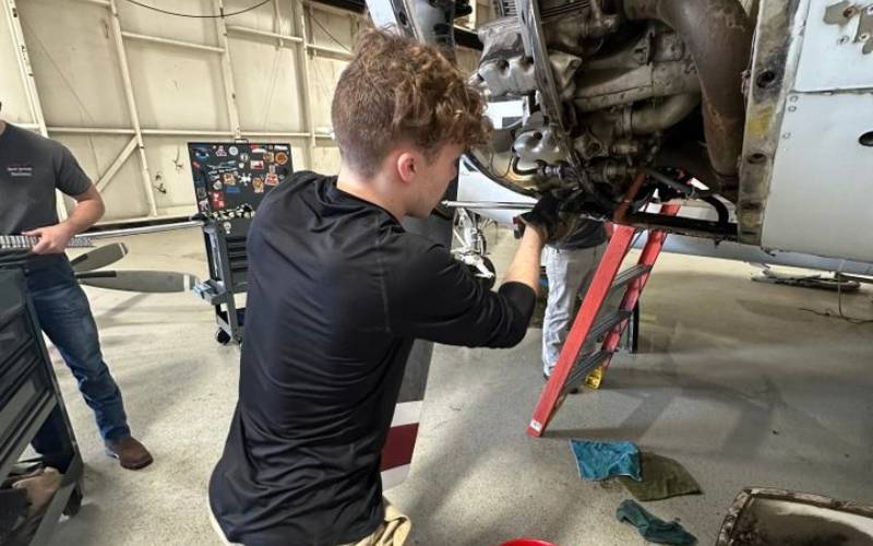 The Pros and Cons of Being an Aircraft Mechanic - Thrust Institute of Maintenance